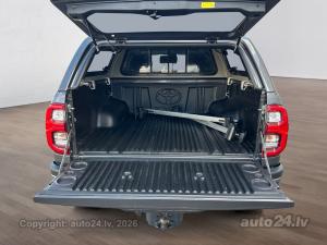 Pelēks Toyota Hilux 2023 Pērnava, ar dzinēja tilpumu 2.80 L un nobraukumu 85 tūkst. km par 48990 €, foto 11 vietnē AUTOMOTO.COM.LV