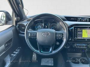 Pelēks Toyota Hilux 2023 Pērnava, ar dzinēja tilpumu 2.80 L un nobraukumu 85 tūkst. km par 48990 €, foto 13 vietnē AUTOMOTO.COM.LV