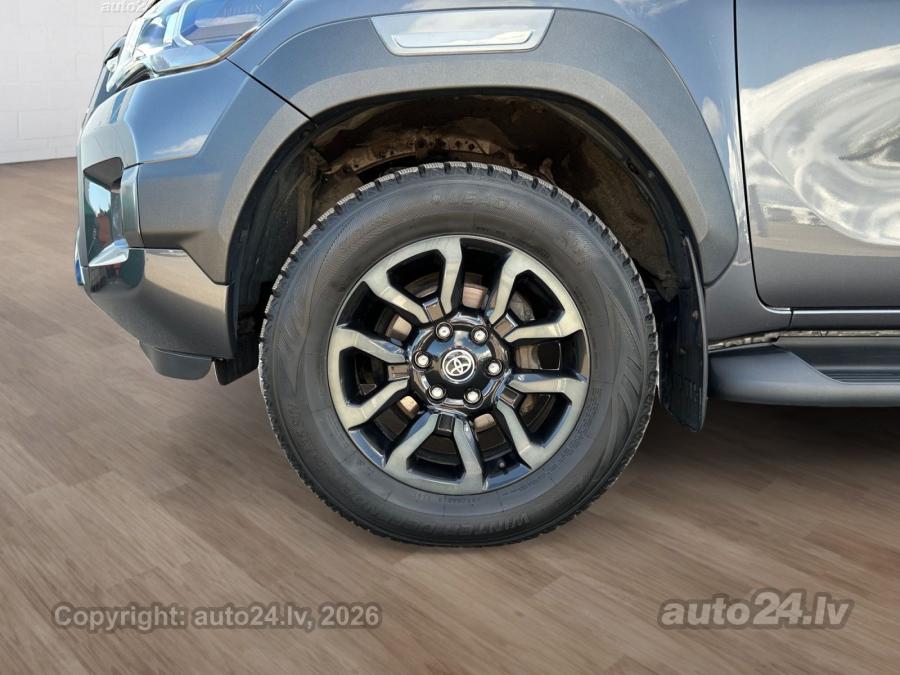 Pelēks Toyota Hilux 2023 Pērnava, ar dzinēja tilpumu 2.80 L un nobraukumu 85 tūkst. km par 48990 €, foto 16 vietnē AUTOMOTO.COM.LV