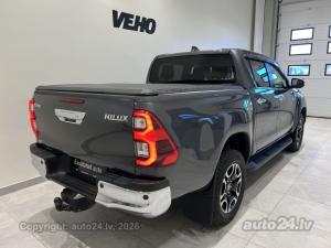 Pelēks Toyota Hilux 2025 Tallina, ar dzinēja tilpumu 2.80 L un nobraukumu 10 tūkst. km par 49900 €, foto 3 vietnē AUTOMOTO.COM.LV