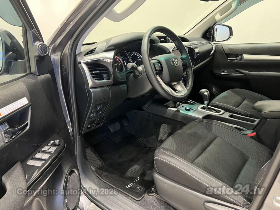 Pelēks Toyota Hilux 2025 Tallina, ar dzinēja tilpumu 2.80 L un nobraukumu 10 tūkst. km par 49900 €, foto 13 vietnē AUTOMOTO.COM.LV