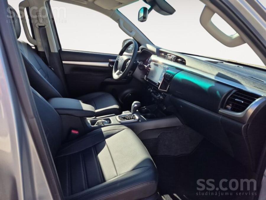 Grey Toyota Hilux 2025 in Riga, with an engine capacity of 2.80 L and mileage of 0 thousand km for 53900 €, photo 7 on AUTOMOTO.COM.LV