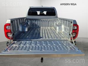 Grey Toyota Hilux 2025 in Riga, with an engine capacity of 2.80 L and mileage of 0 thousand km for 53900 €, photo 11 on AUTOMOTO.COM.LV