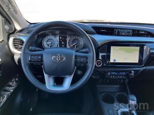 Pelēks Toyota Hilux 2025 Rīga, ar dzinēja tilpumu 2.40 L un nobraukumu 10 tūkst. km par 45990 €, foto 10 vietnē AUTOMOTO.COM.LV