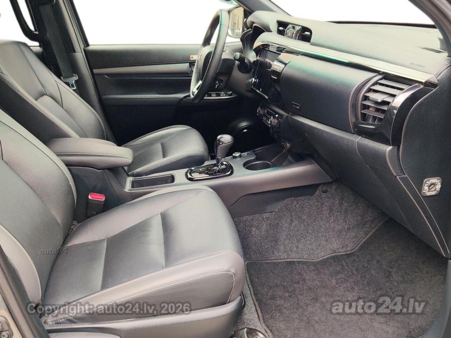 Pelēks Toyota Hilux 2025 Tallina, ar dzinēja tilpumu 2.76 L un nobraukumu 22 tūkst. km par 59995 €, foto 7 vietnē AUTOMOTO.COM.LV