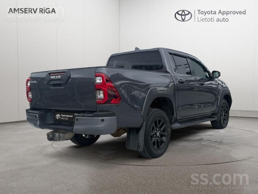 Pelēks Toyota Hilux 2025 Rīga, ar dzinēja tilpumu 2.80 L un nobraukumu 28 tūkst. km par 47400 €, foto 3 vietnē AUTOMOTO.COM.LV