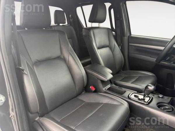 Pelēks Toyota Hilux 2025 Rīga, ar dzinēja tilpumu 2.80 L un nobraukumu 28 tūkst. km par 47400 €, foto 7 vietnē AUTOMOTO.COM.LV