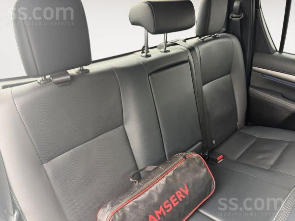 Pelēks Toyota Hilux 2025 Rīga, ar dzinēja tilpumu 2.80 L un nobraukumu 28 tūkst. km par 47400 €, foto 8 vietnē AUTOMOTO.COM.LV