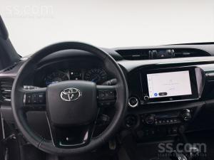Pelēks Toyota Hilux 2025 Rīga, ar dzinēja tilpumu 2.80 L un nobraukumu 28 tūkst. km par 47400 €, foto 10 vietnē AUTOMOTO.COM.LV
