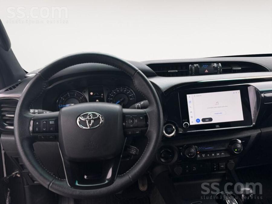 Pelēks Toyota Hilux 2025 Rīga, ar dzinēja tilpumu 2.80 L un nobraukumu 28 tūkst. km par 47400 €, foto 10 vietnē AUTOMOTO.COM.LV