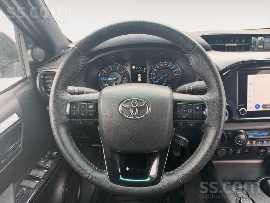 Pelēks Toyota Hilux 2025 Rīga, ar dzinēja tilpumu 2.80 L un nobraukumu 28 tūkst. km par 47400 €, foto 13 vietnē AUTOMOTO.COM.LV
