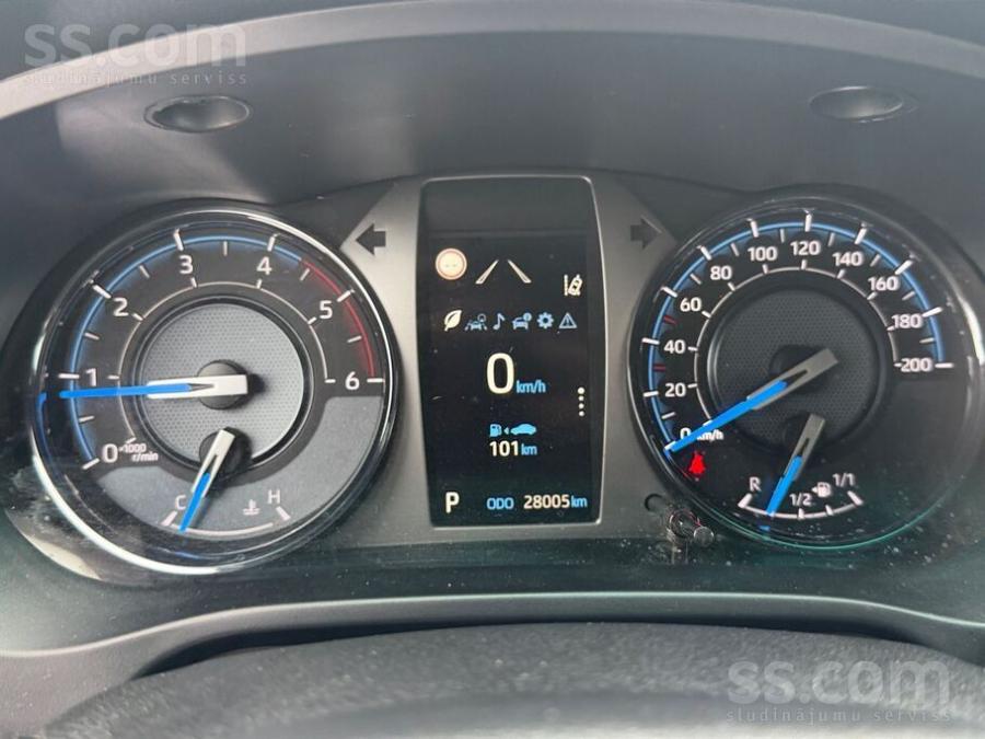 Pelēks Toyota Hilux 2025 Rīga, ar dzinēja tilpumu 2.80 L un nobraukumu 28 tūkst. km par 47400 €, foto 14 vietnē AUTOMOTO.COM.LV
