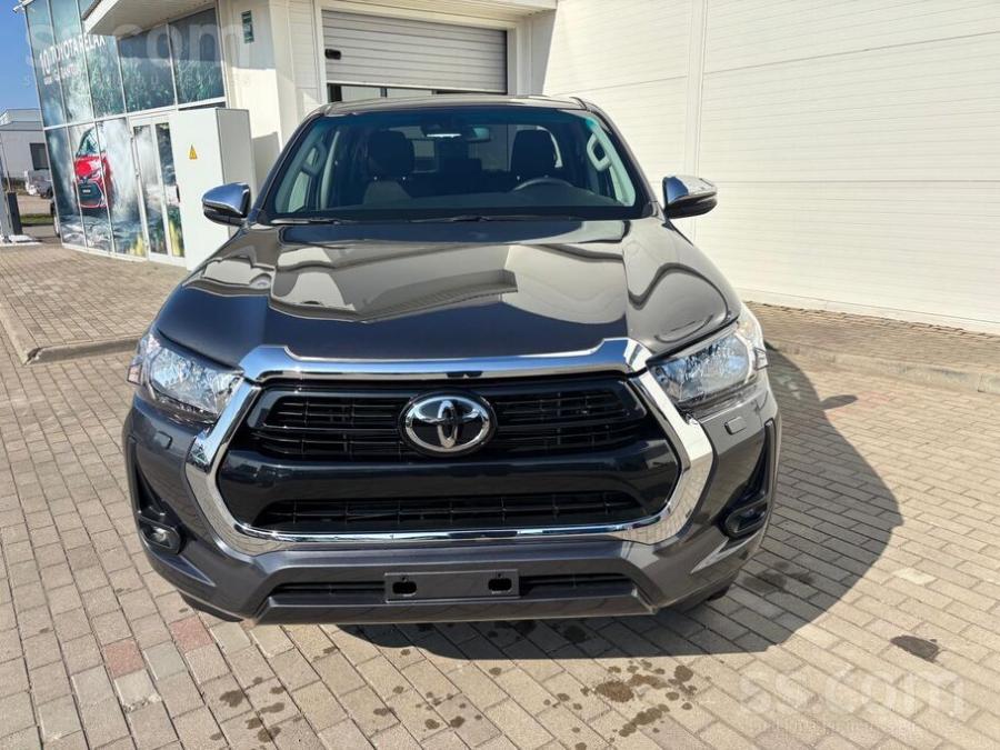 Pelēks Toyota Hilux 2026 Jūrmala, ar dzinēja tilpumu 2.40 L un nobraukumu 0 tūkst. km par 42700 €, foto 1 vietnē AUTOMOTO.COM.LV