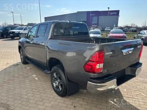 Pelēks Toyota Hilux 2026 Jūrmala, ar dzinēja tilpumu 2.40 L un nobraukumu 0 tūkst. km par 42700 €, foto 5 vietnē AUTOMOTO.COM.LV