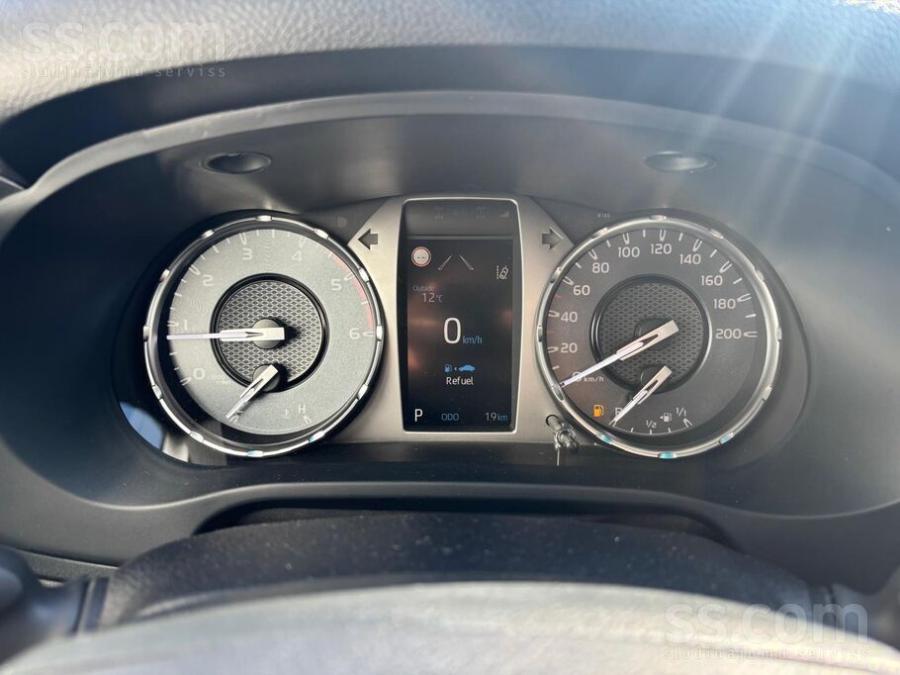 Pelēks Toyota Hilux 2026 Jūrmala, ar dzinēja tilpumu 2.40 L un nobraukumu 0 tūkst. km par 42700 €, foto 11 vietnē AUTOMOTO.COM.LV