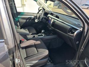 Pelēks Toyota Hilux 2026 Jūrmala, ar dzinēja tilpumu 2.40 L un nobraukumu 0 tūkst. km par 42700 €, foto 14 vietnē AUTOMOTO.COM.LV