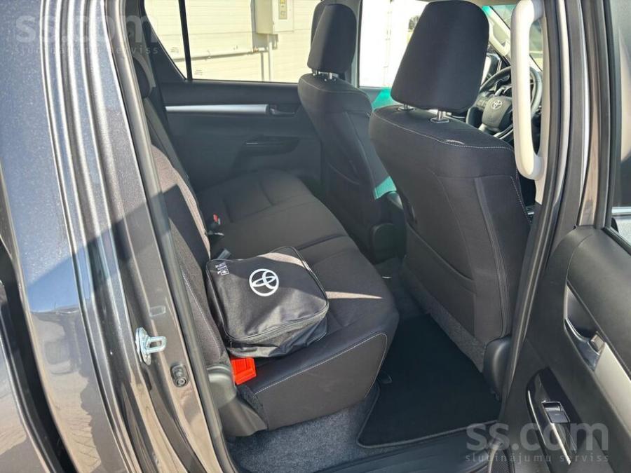 Pelēks Toyota Hilux 2026 Jūrmala, ar dzinēja tilpumu 2.40 L un nobraukumu 0 tūkst. km par 42700 €, foto 15 vietnē AUTOMOTO.COM.LV
