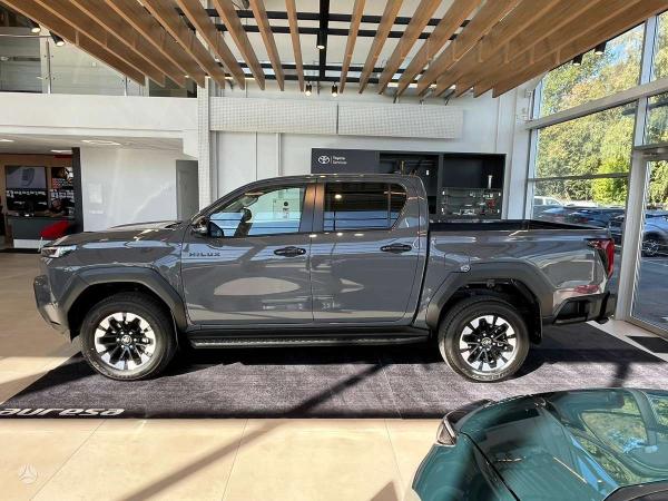 Grey Toyota Hilux 2026 in Panevezys, with an engine capacity of 2.76 L and mileage of 0 thousand km for 52590 €, photo 6 on AUTOMOTO.COM.LV