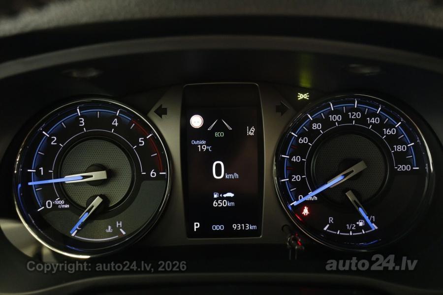 Grey Toyota Hilux 2026 in Tallinn, with an engine capacity of 2.76 L and mileage of 9 thousand km for 61500 €, photo 14 on AUTOMOTO.COM.LV