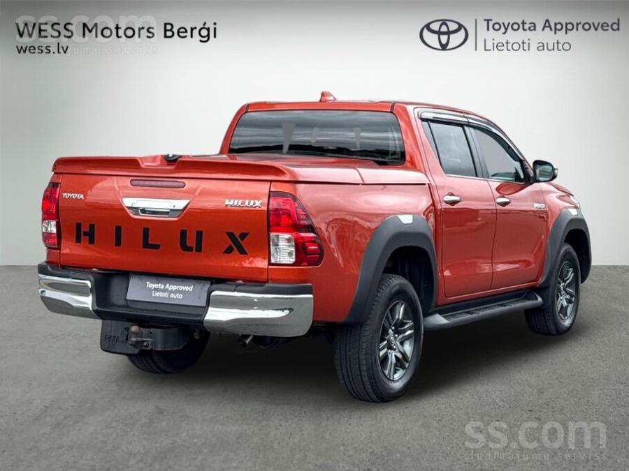 Orange Toyota Hilux 2022 in Riga, with an engine capacity of 1.80 L and mileage of 66 thousand km for 39990 €, photo 3 on AUTOMOTO.COM.LV