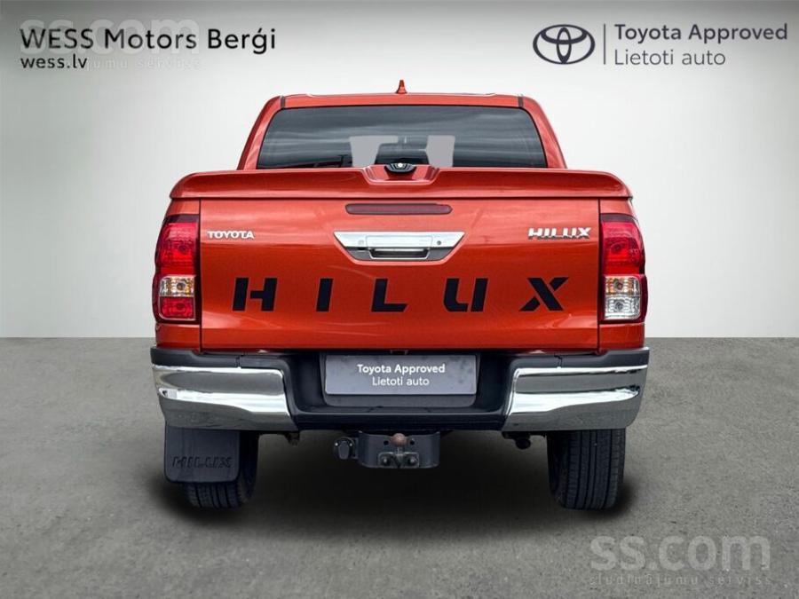 Orange Toyota Hilux 2022 in Riga, with an engine capacity of 1.80 L and mileage of 66 thousand km for 39990 €, photo 5 on AUTOMOTO.COM.LV
