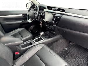 Orange Toyota Hilux 2022 in Riga, with an engine capacity of 1.80 L and mileage of 66 thousand km for 39990 €, photo 7 on AUTOMOTO.COM.LV