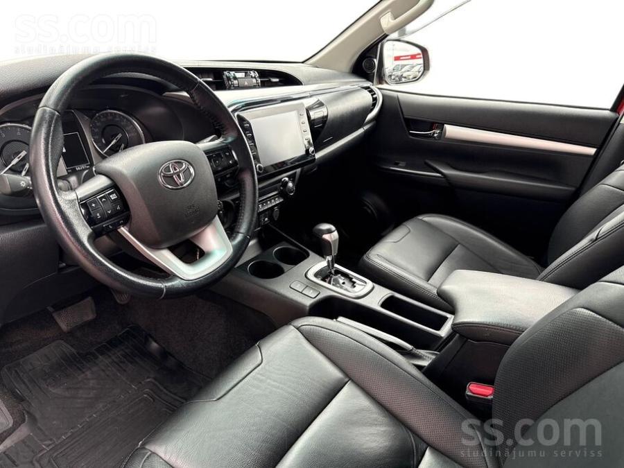 Orange Toyota Hilux 2022 in Riga, with an engine capacity of 1.80 L and mileage of 66 thousand km for 39990 €, photo 12 on AUTOMOTO.COM.LV
