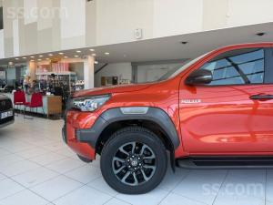 Orange Toyota Hilux 2023 in Riga, with an engine capacity of 2.80 L and mileage of 81 thousand km for 40900 €, photo 4 on AUTOMOTO.COM.LV
