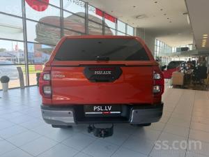Orange Toyota Hilux 2023 in Riga, with an engine capacity of 2.80 L and mileage of 81 thousand km for 40900 €, photo 6 on AUTOMOTO.COM.LV