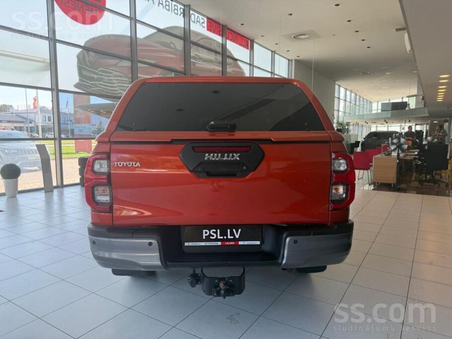 Orange Toyota Hilux 2023 in Riga, with an engine capacity of 2.80 L and mileage of 81 thousand km for 40900 €, photo 6 on AUTOMOTO.COM.LV