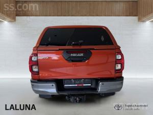 Orange Toyota Hilux 2023 in Jekabpils, with an engine capacity of 2.80 L and mileage of 81 thousand km for 40900 €, photo 4 on AUTOMOTO.COM.LV