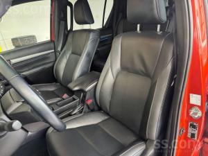 Orange Toyota Hilux 2023 in Jekabpils, with an engine capacity of 2.80 L and mileage of 81 thousand km for 40900 €, photo 8 on AUTOMOTO.COM.LV