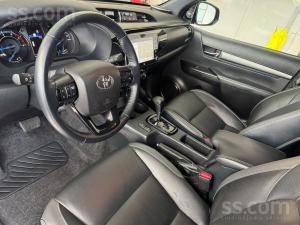 Orange Toyota Hilux 2023 in Jekabpils, with an engine capacity of 2.80 L and mileage of 81 thousand km for 40900 €, photo 9 on AUTOMOTO.COM.LV