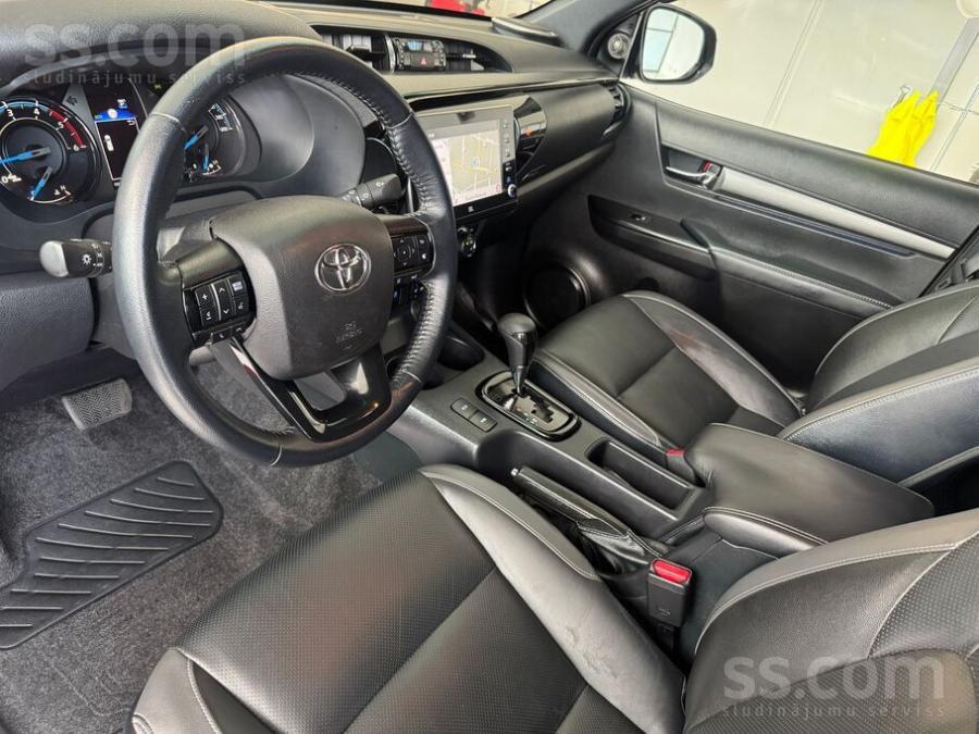 Orange Toyota Hilux 2023 in Jekabpils, with an engine capacity of 2.80 L and mileage of 81 thousand km for 40900 €, photo 9 on AUTOMOTO.COM.LV