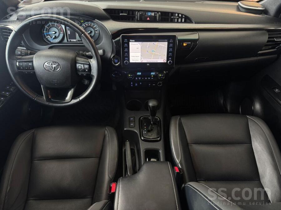 Orange Toyota Hilux 2023 in Jekabpils, with an engine capacity of 2.80 L and mileage of 81 thousand km for 40900 €, photo 11 on AUTOMOTO.COM.LV