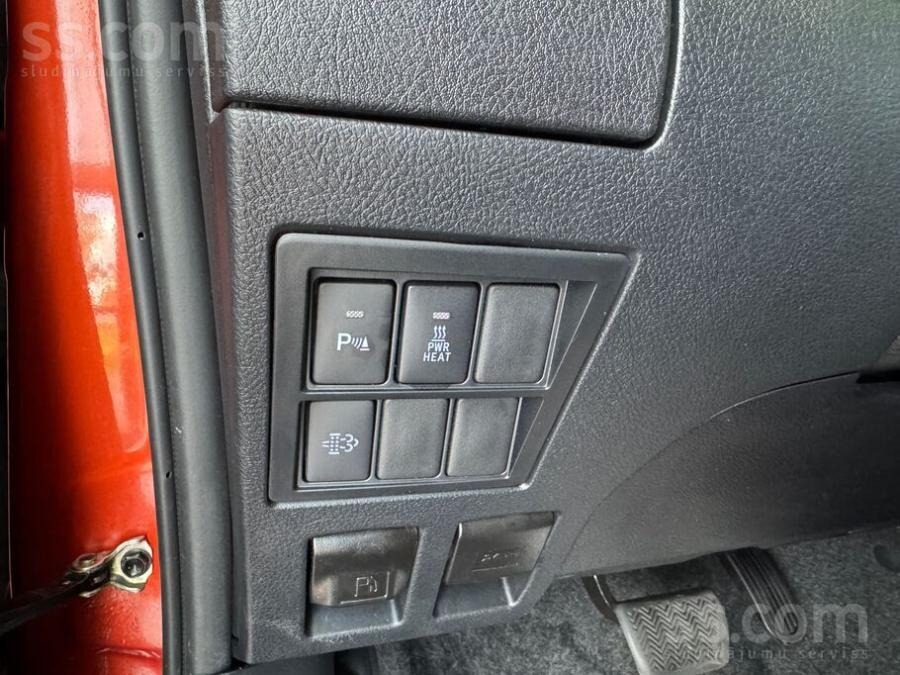 Orange Toyota Hilux 2023 in Jekabpils, with an engine capacity of 2.80 L and mileage of 81 thousand km for 40900 €, photo 22 on AUTOMOTO.COM.LV