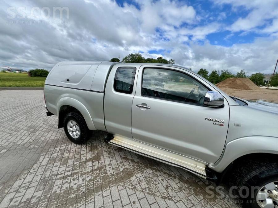 Toyota Hilux 2008 in Saldus, with an engine capacity of 2.50 L and mileage of 490 thousand km for 7000 €, photo 4 on AUTOMOTO.COM.LV