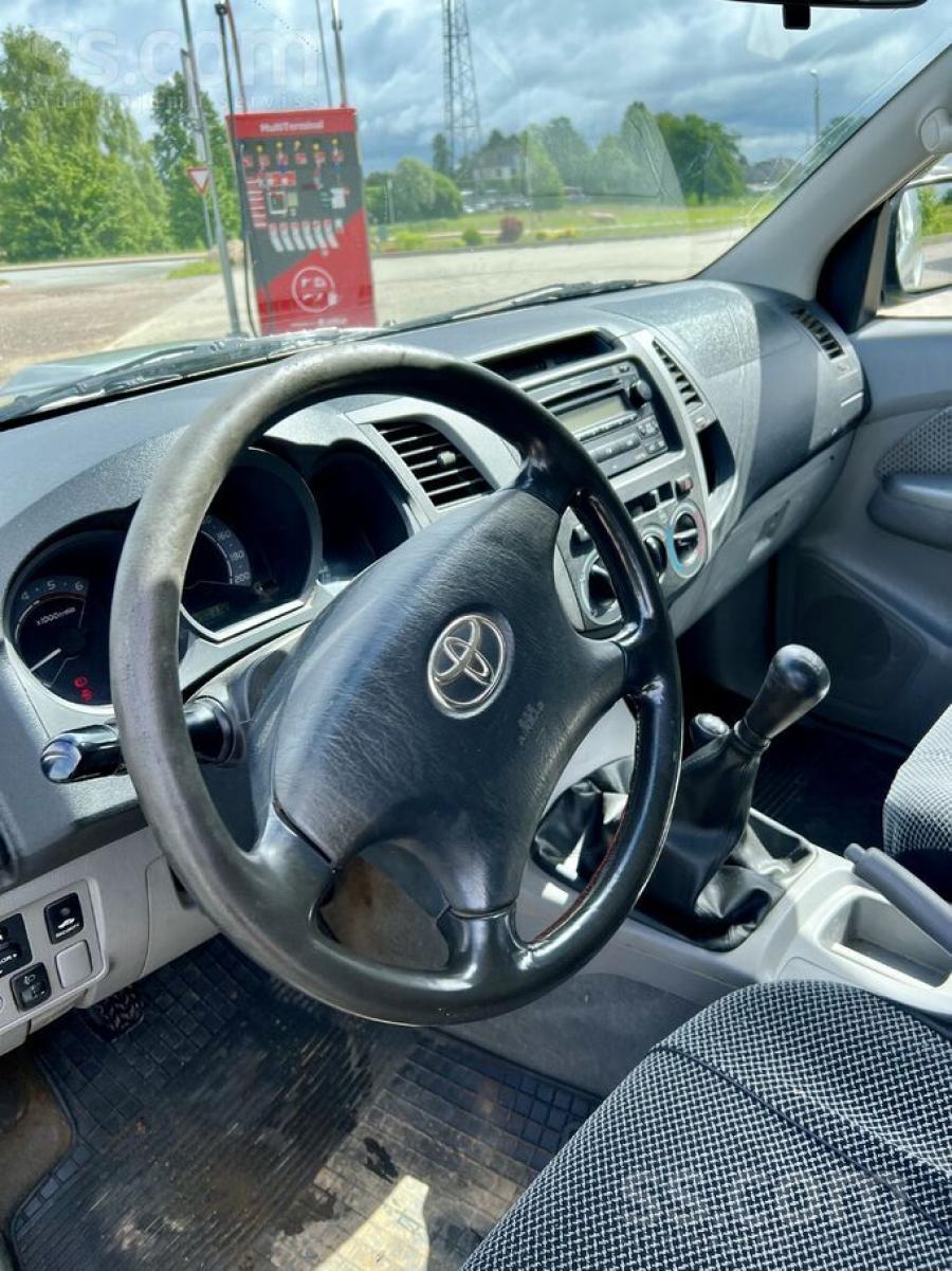 Toyota Hilux 2008 in Saldus, with an engine capacity of 2.50 L and mileage of 490 thousand km for 7000 €, photo 8 on AUTOMOTO.COM.LV