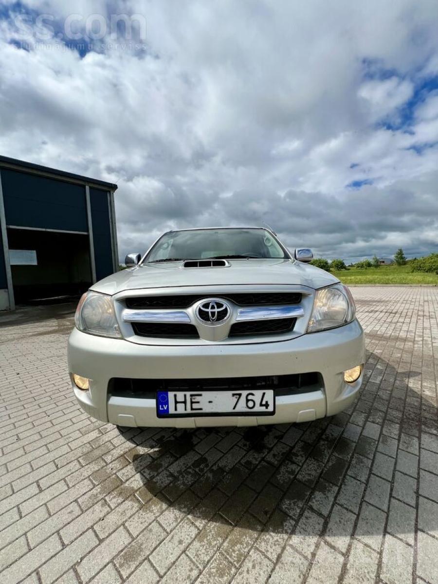 Toyota Hilux 2008 in Saldus, with an engine capacity of 2.50 L and mileage of 490 thousand km for 7000 €, photo 9 on AUTOMOTO.COM.LV