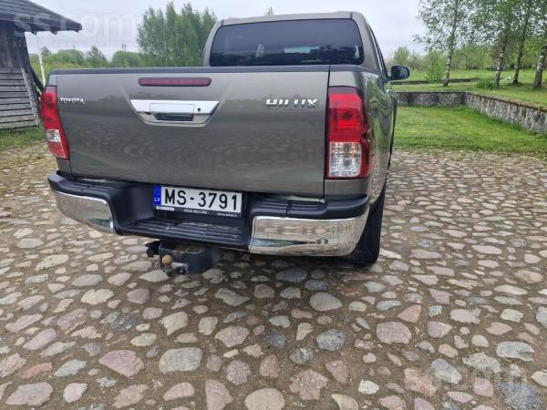 Toyota Hilux 2020 in Saldus, with an engine capacity of 2.40 L and mileage of 92 thousand km for 30500 €, photo 3 on AUTOMOTO.COM.LV