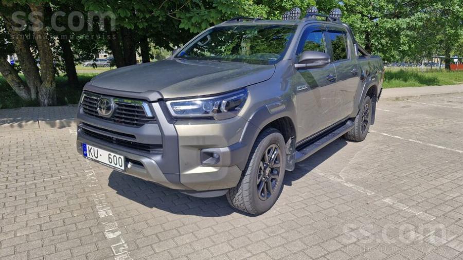 Toyota Hilux 2021 in Riga, with an engine capacity of 2.80 L and mileage of 46 thousand km for 41500 €, photo 2 on AUTOMOTO.COM.LV