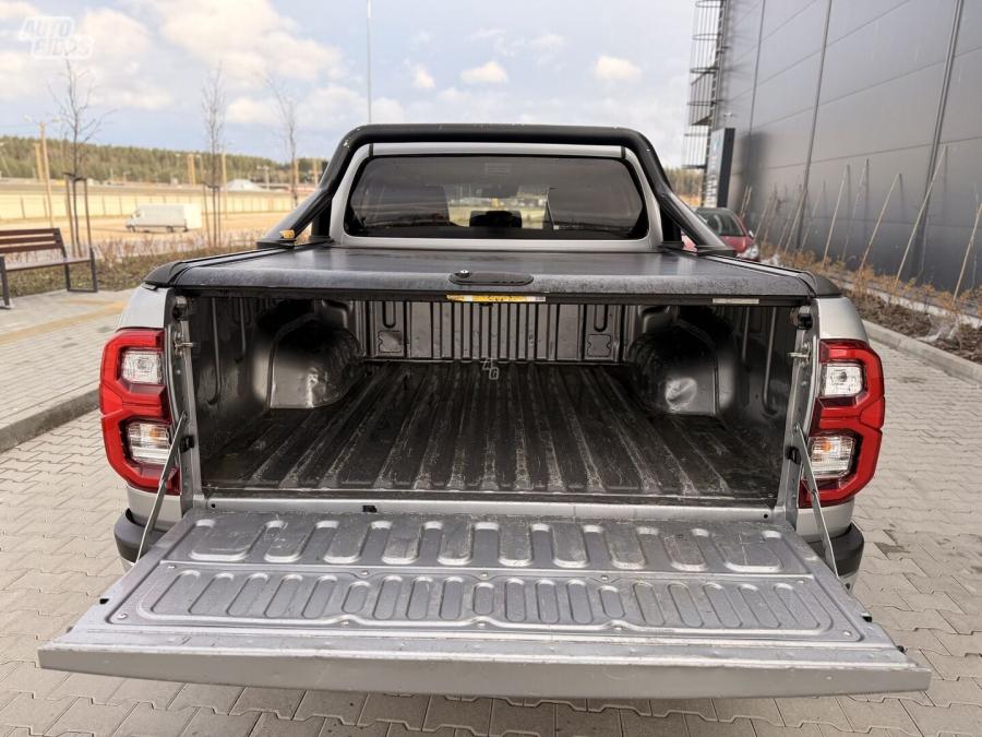 Toyota Hilux 2021 in Vilnius, with an engine capacity of 2.40 L and mileage of 111 thousand km for 34950 €, photo 12 on AUTOMOTO.COM.LV