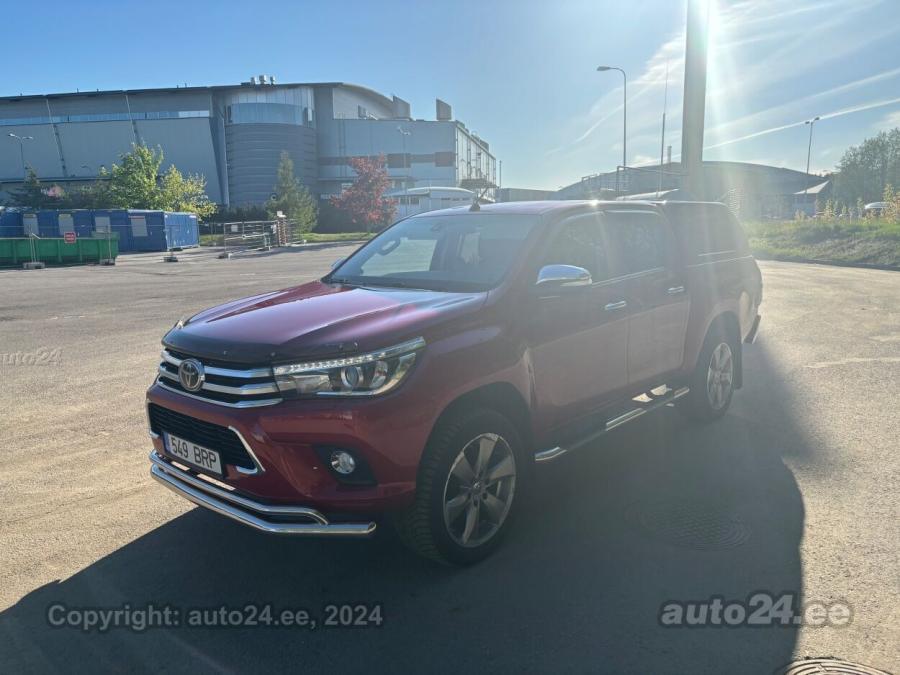 Red Toyota Hilux 0 in Tallinn, with an engine capacity of 2.40 L and mileage of 230 thousand km for 33000 €, photo 3 on AUTOMOTO.COM.LV