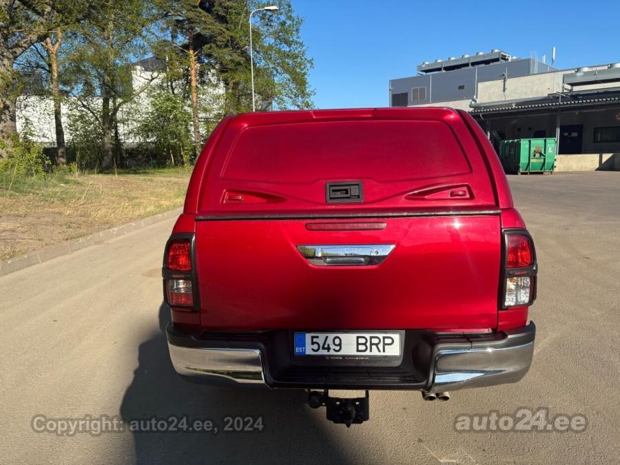 Red Toyota Hilux 0 in Tallinn, with an engine capacity of 2.40 L and mileage of 230 thousand km for 33000 €, photo 5 on AUTOMOTO.COM.LV