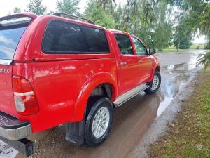 Sarkans Toyota Hilux 2016 Pasvalys, ar dzinēja tilpumu 2.98 L un nobraukumu 400 tūkst. km par 13700 €, foto 4 vietnē AUTOMOTO.COM.LV