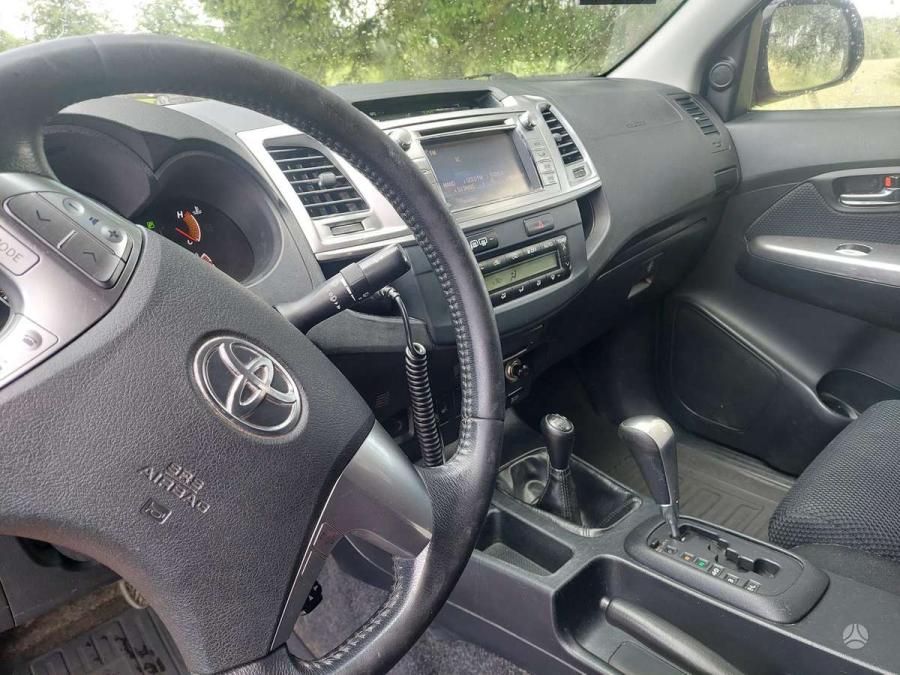 Sarkans Toyota Hilux 2016 Pasvalys, ar dzinēja tilpumu 2.98 L un nobraukumu 400 tūkst. km par 13700 €, foto 8 vietnē AUTOMOTO.COM.LV