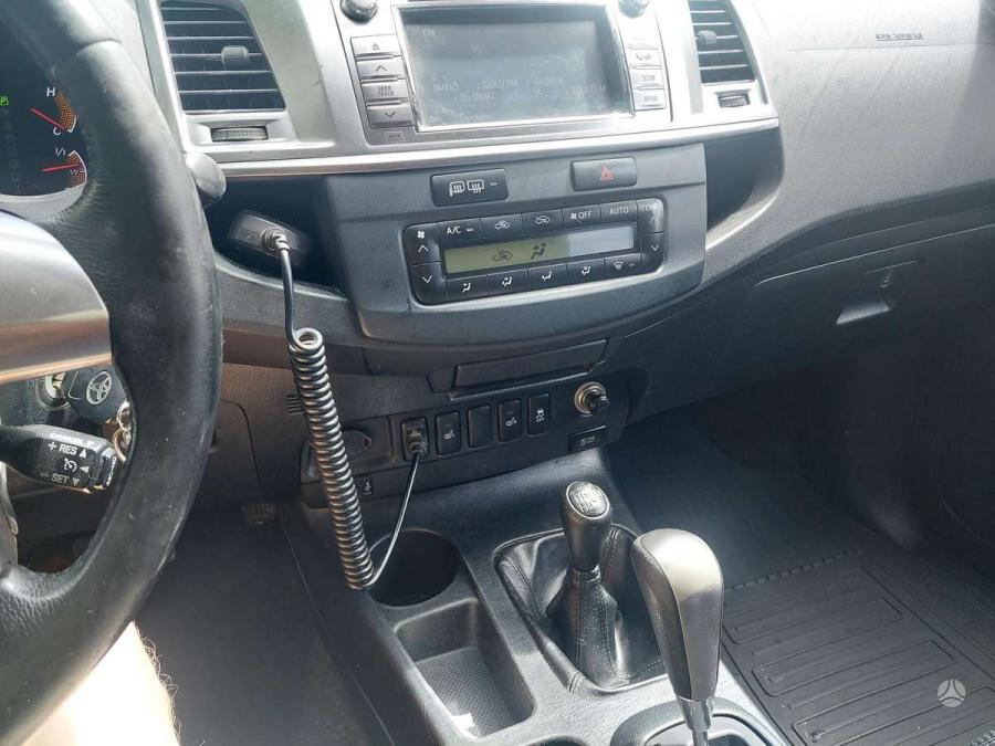 Sarkans Toyota Hilux 2016 Pasvalys, ar dzinēja tilpumu 2.98 L un nobraukumu 400 tūkst. km par 13700 €, foto 12 vietnē AUTOMOTO.COM.LV