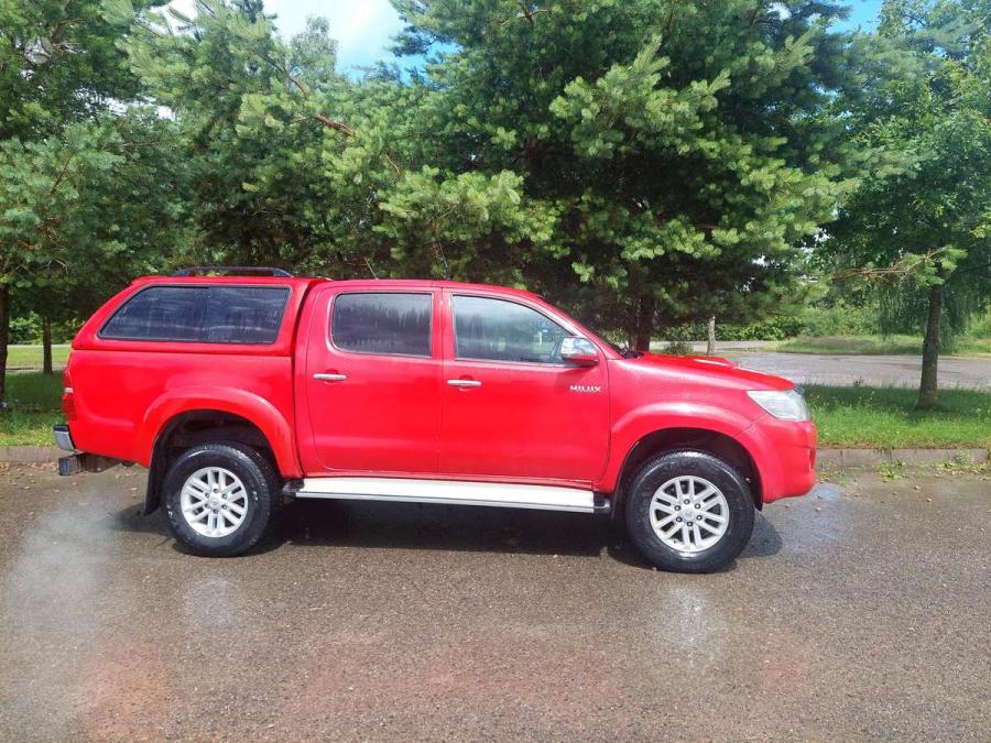Sarkans Toyota Hilux 2016 Pasvalys, ar dzinēja tilpumu 2.98 L un nobraukumu 400 tūkst. km par 13700 €, foto 13 vietnē AUTOMOTO.COM.LV