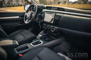 Sarkans Toyota Hilux 2017 Rīga, ar dzinēja tilpumu 2.40 L un nobraukumu 75 tūkst. km par 25990 €, foto 23 vietnē AUTOMOTO.COM.LV