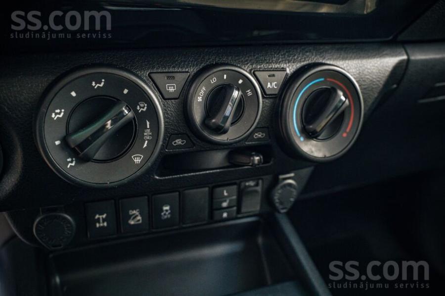 Sarkans Toyota Hilux 2017 Rīga, ar dzinēja tilpumu 2.40 L un nobraukumu 75 tūkst. km par 25990 €, foto 26 vietnē AUTOMOTO.COM.LV